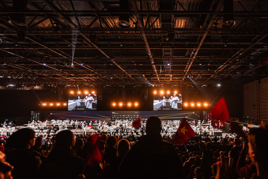 - L’Espace Saint-Exupéry de 12 000 m 2 sans poteau et d’une hauteur ...
